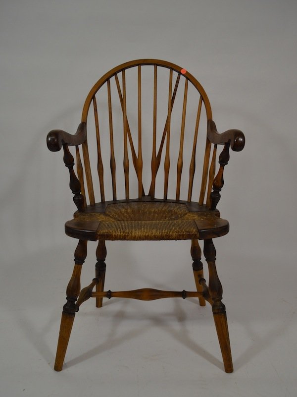 ANTIQUE WOODEN CHAIR