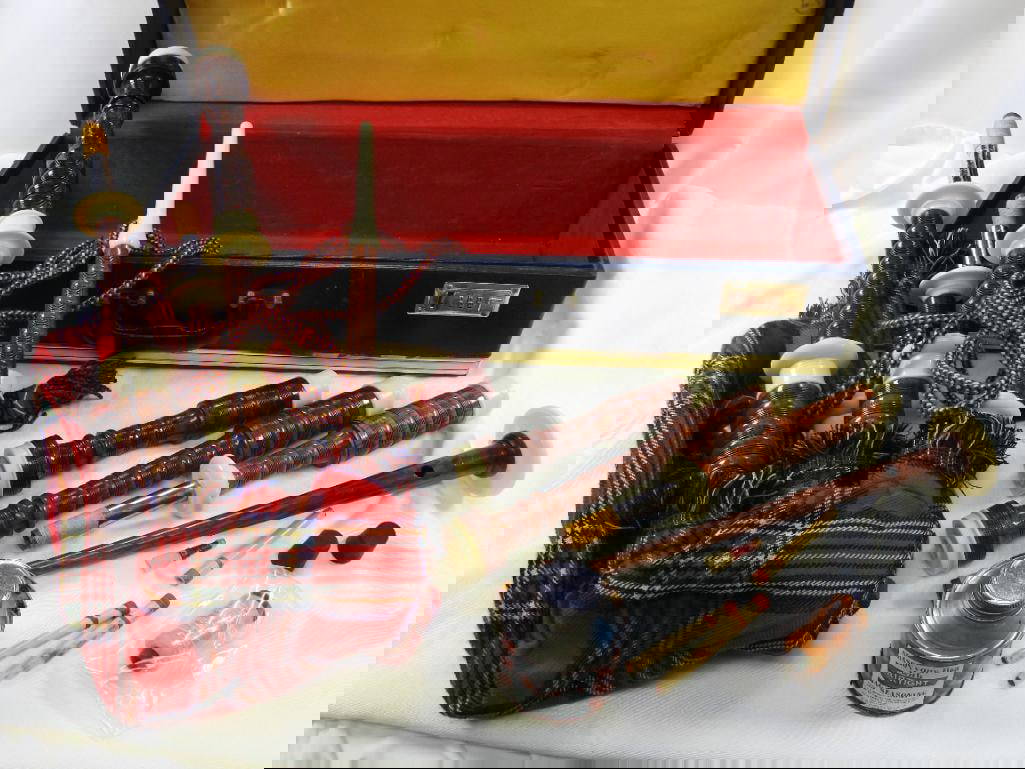 Vintage Bagpipes Instrument In The Case - Jun 30, 2025 | Attic To ...