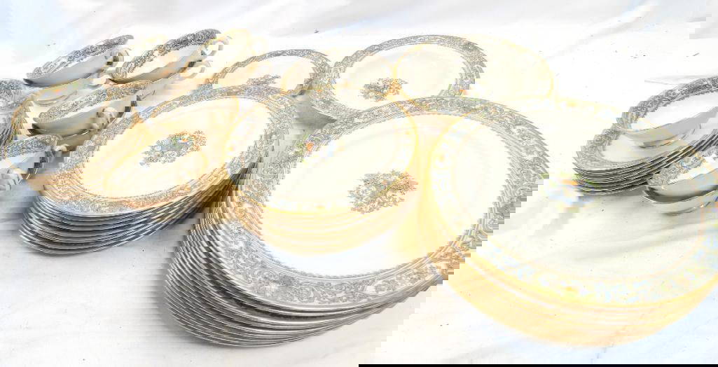 Lenox Autumn Pattern Dinnerware Set - 9 Servings Auction