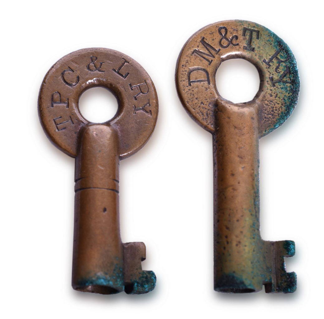 Pair Of Ohio Railroad Brass Keys - Toledo, Port Clinton And Lakeside ...