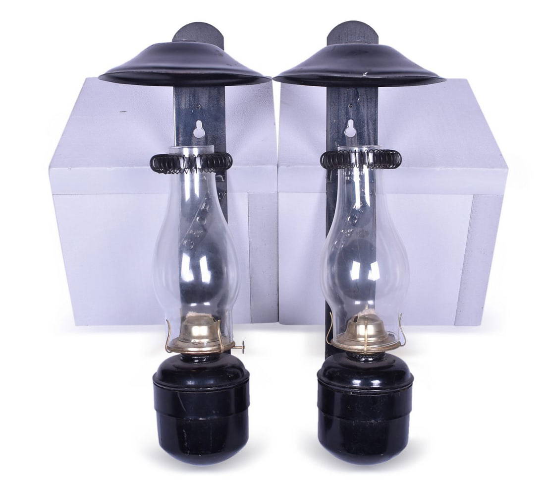 Pair Of Chesapeake & Ohio Railroad Handlan Caboose Lamps Auction