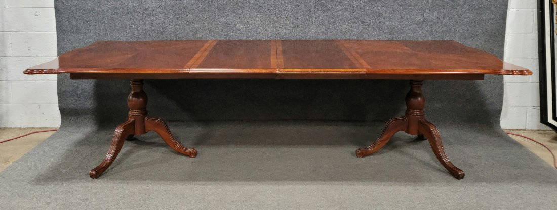 Drexel Dining Room Table With Two Table Leaves
