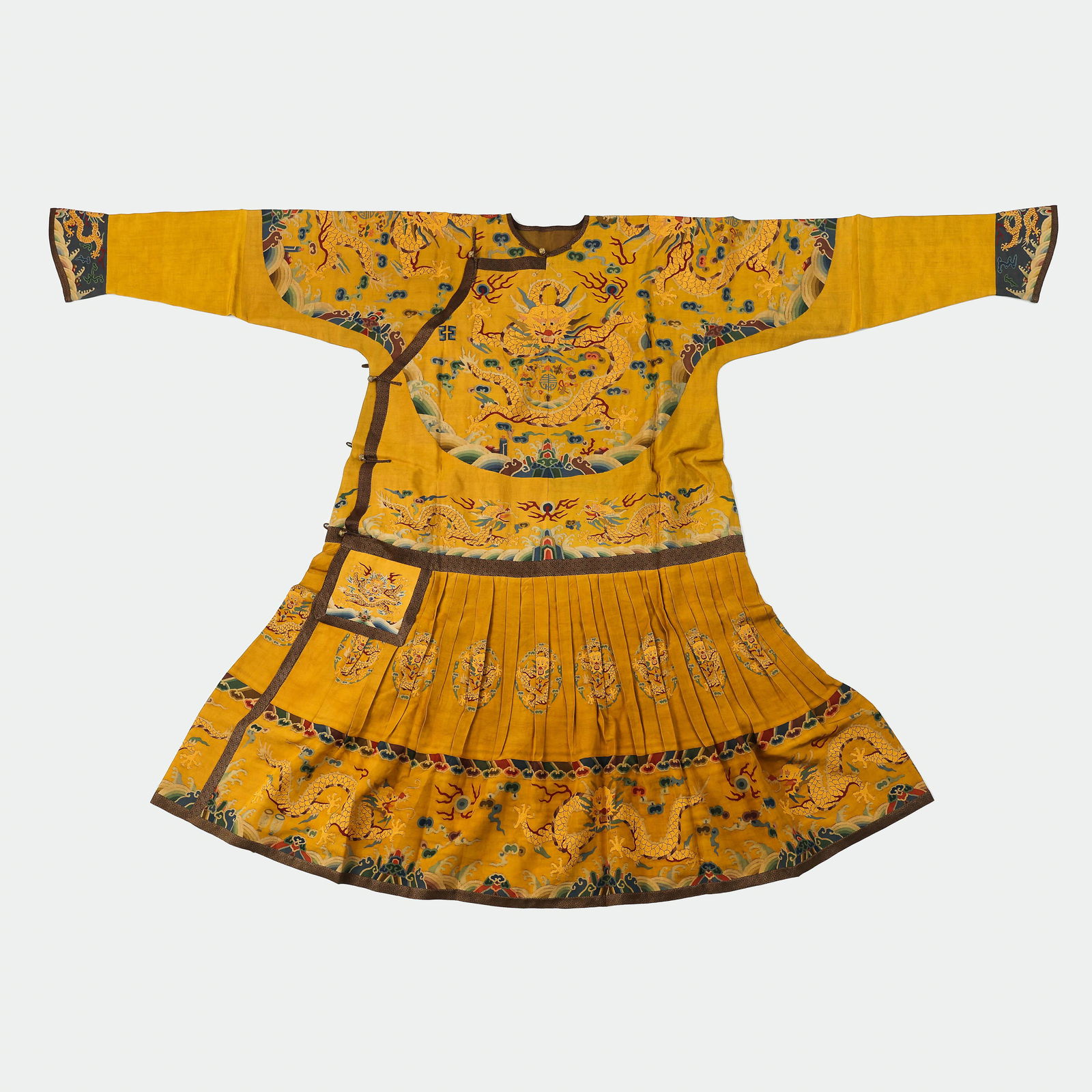 Chinese Kesi Dragon Robe, Qing Dynasty Auction
