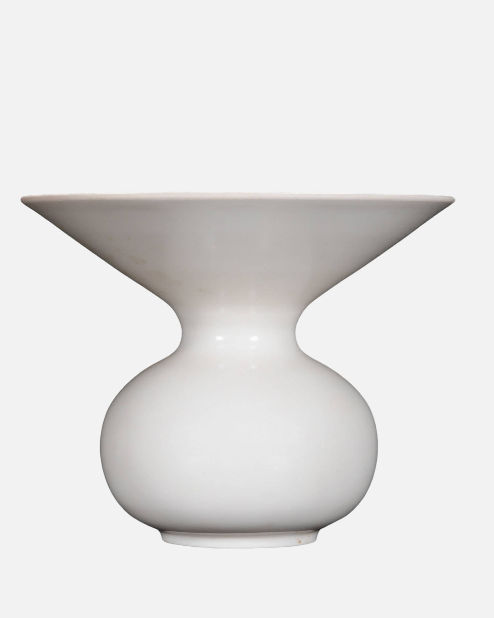 China Tang Dynasty Xing Kiln White Porcelain Slag Bucket Auction