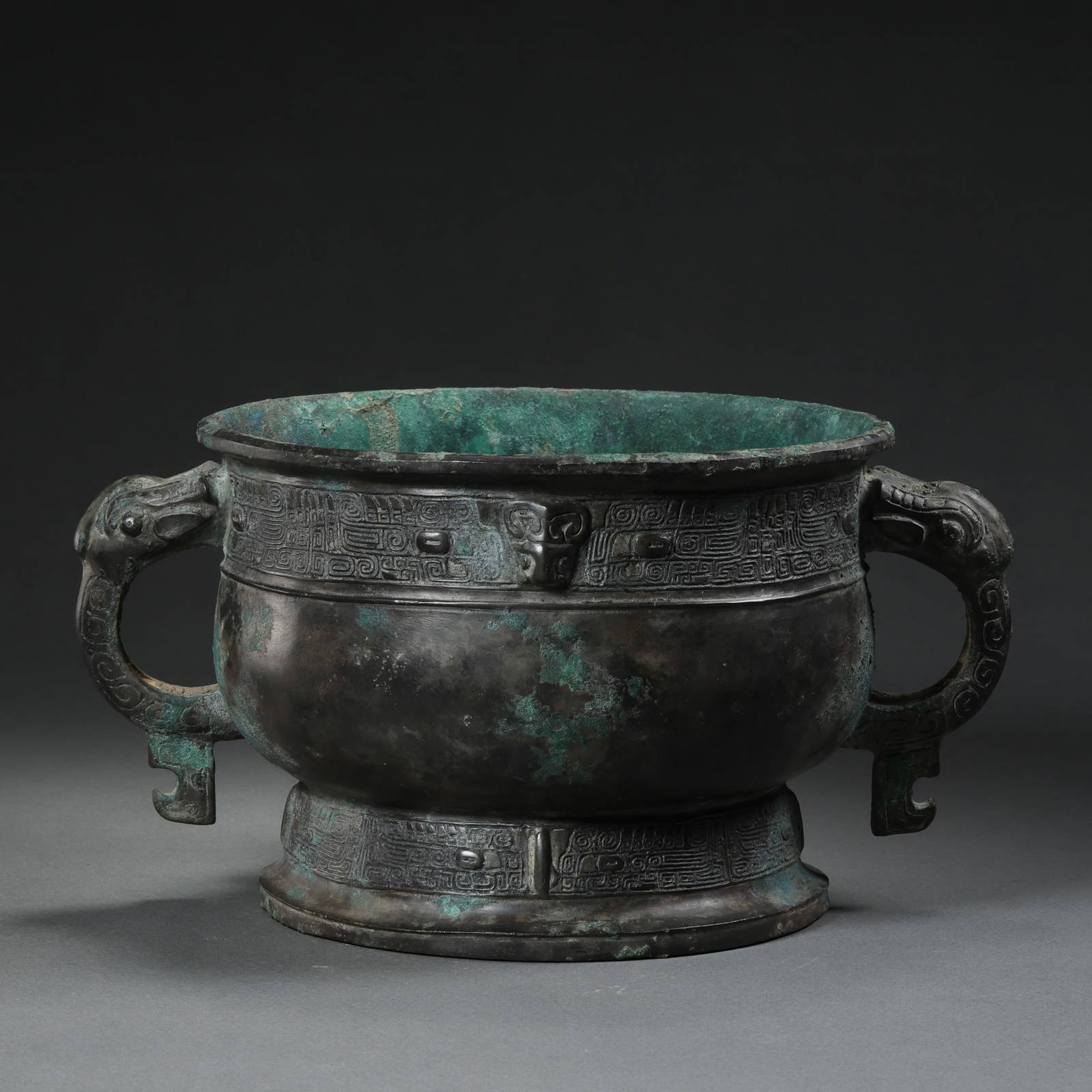 Bronze Gui From The Western Zhou Dynasty, 11th Century Bc Auction