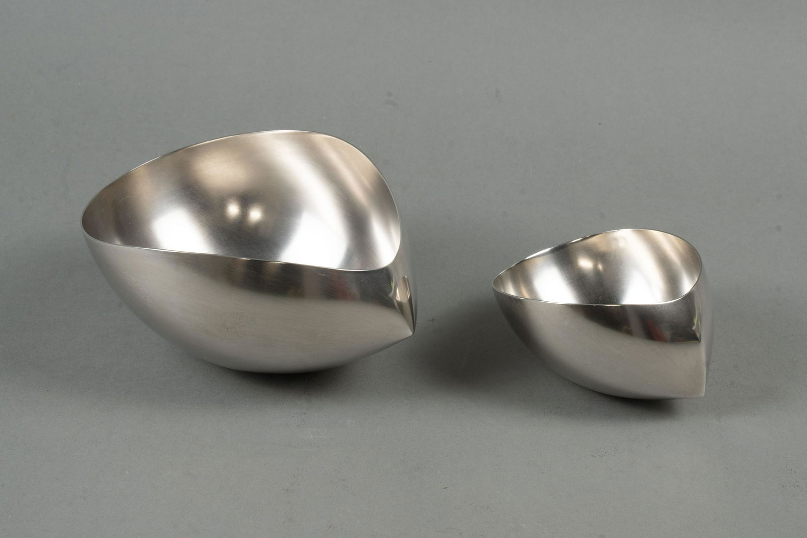DEBBIE NOBLE, OVOID SILVER VESSELS - Mar 25, 2023 | Brooks & Palen, Boutique Auctions in ON