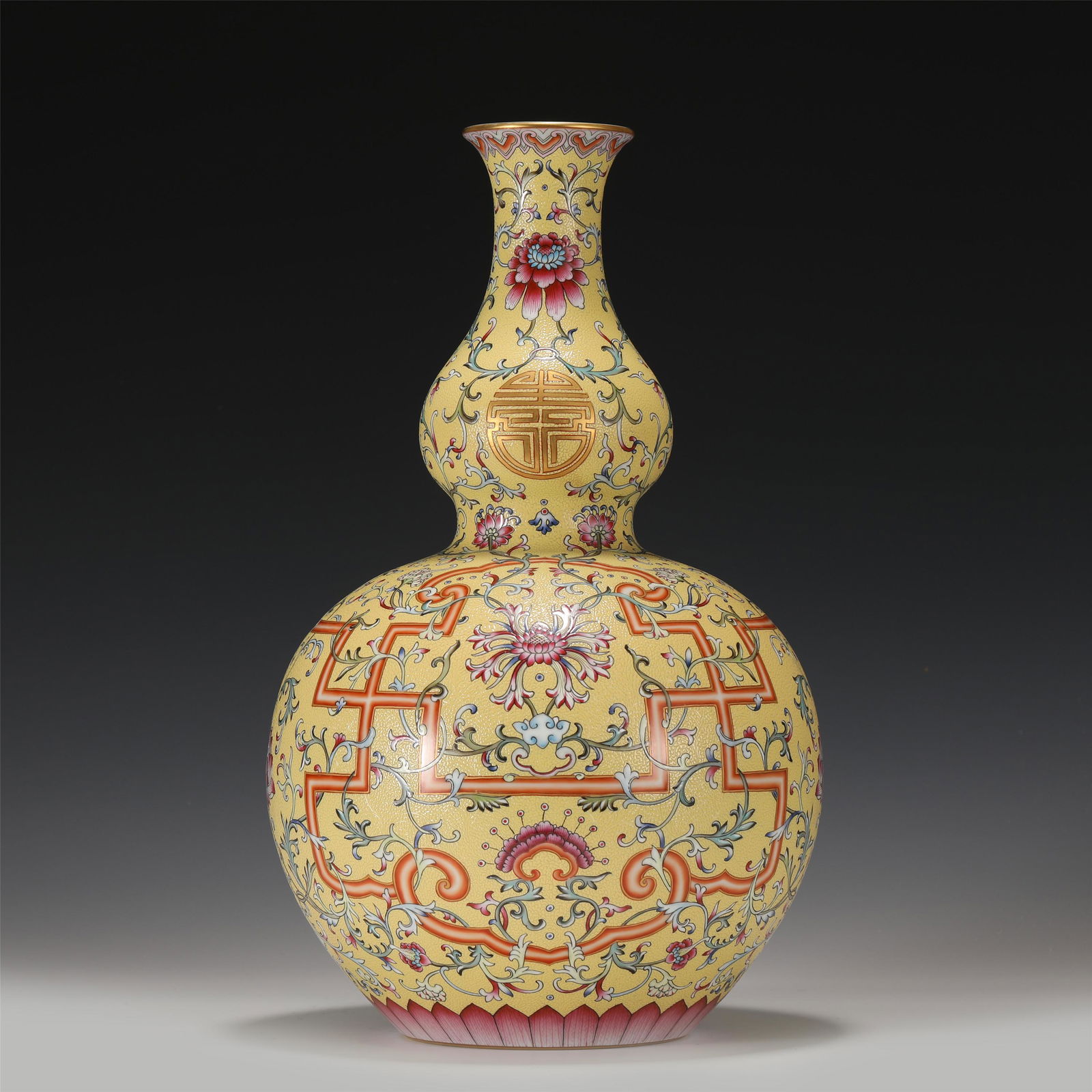 A Chinese Yellow Glaze Flowers Pattern Porcelain