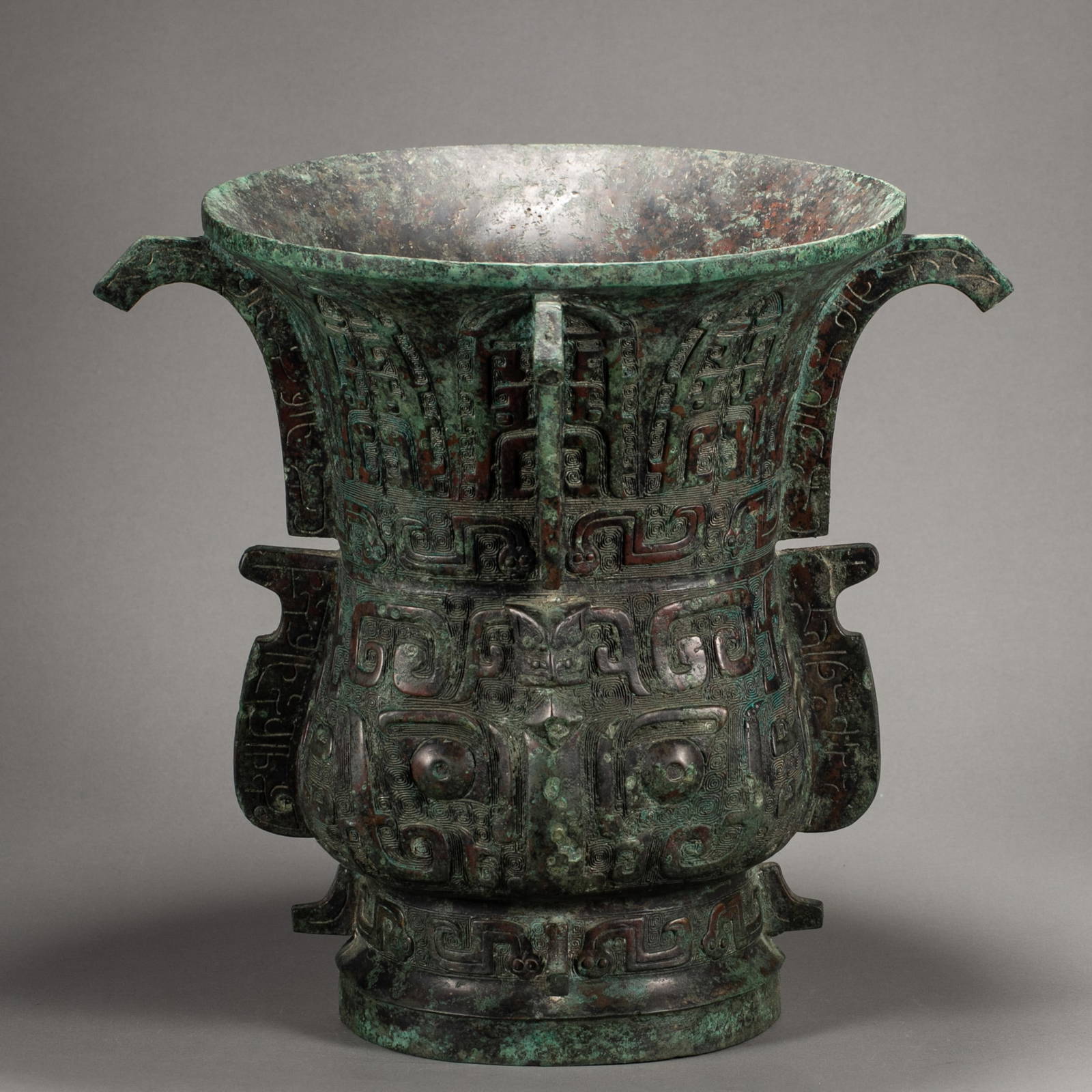 A Bronze Ritural Vessel Zun Auction