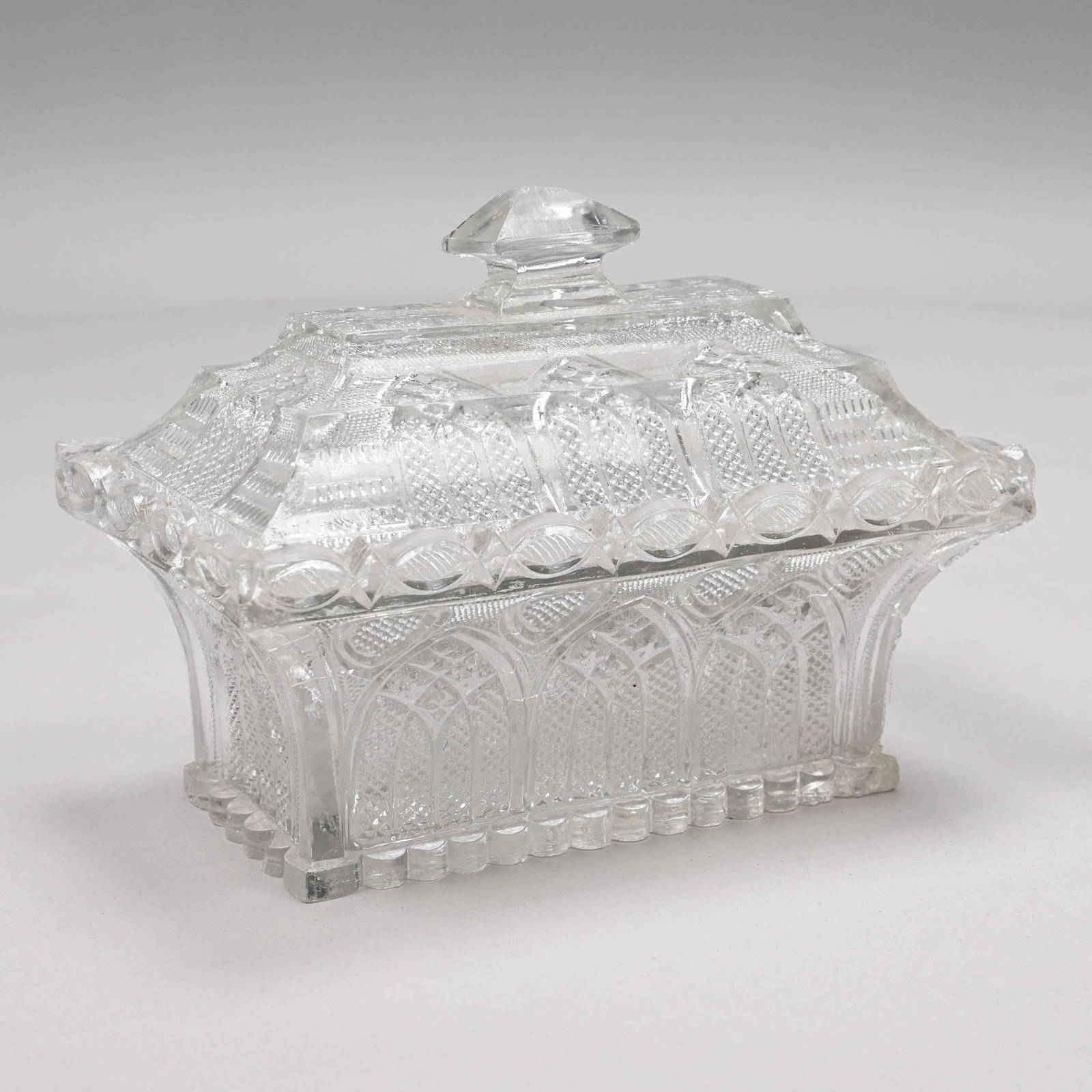 Boston & Sandwich Lacy 'gothic Arch' Dish & Cover Auction