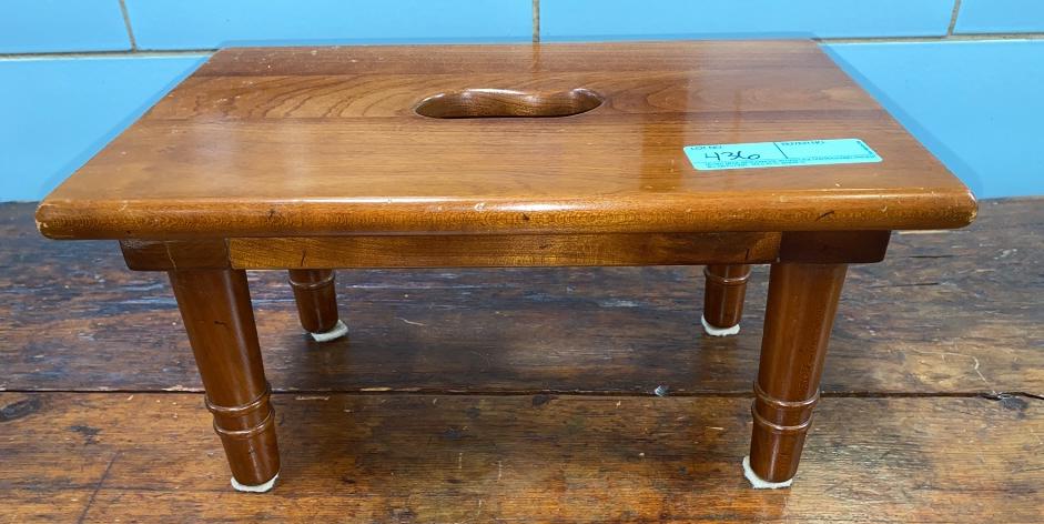 STICKLEY CHERRY STOOL - Sep 25, 2022 | Russum's Furniture Auctioneers in MD