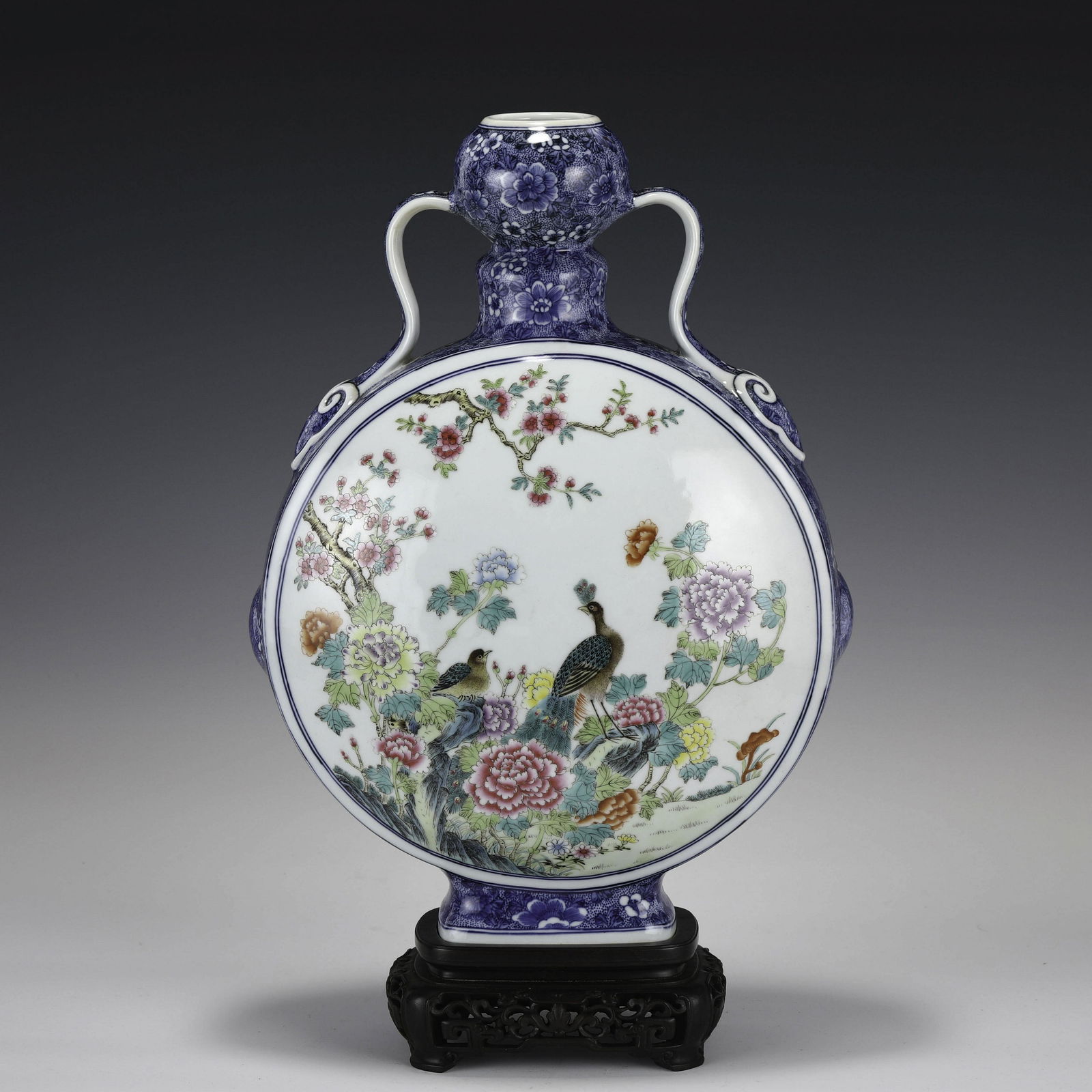 QIANLONG FAMILLE ROSE MOON VASE ON STAND (#0052) on Dec 15, 2022 | Seven-Seas-Auctions in GA