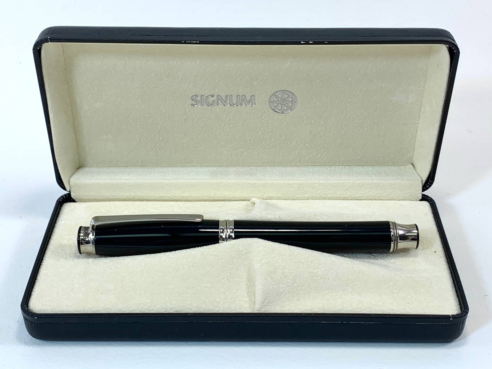 Signum Italy Black And Chrome Ballpoint Pen W/box Auction