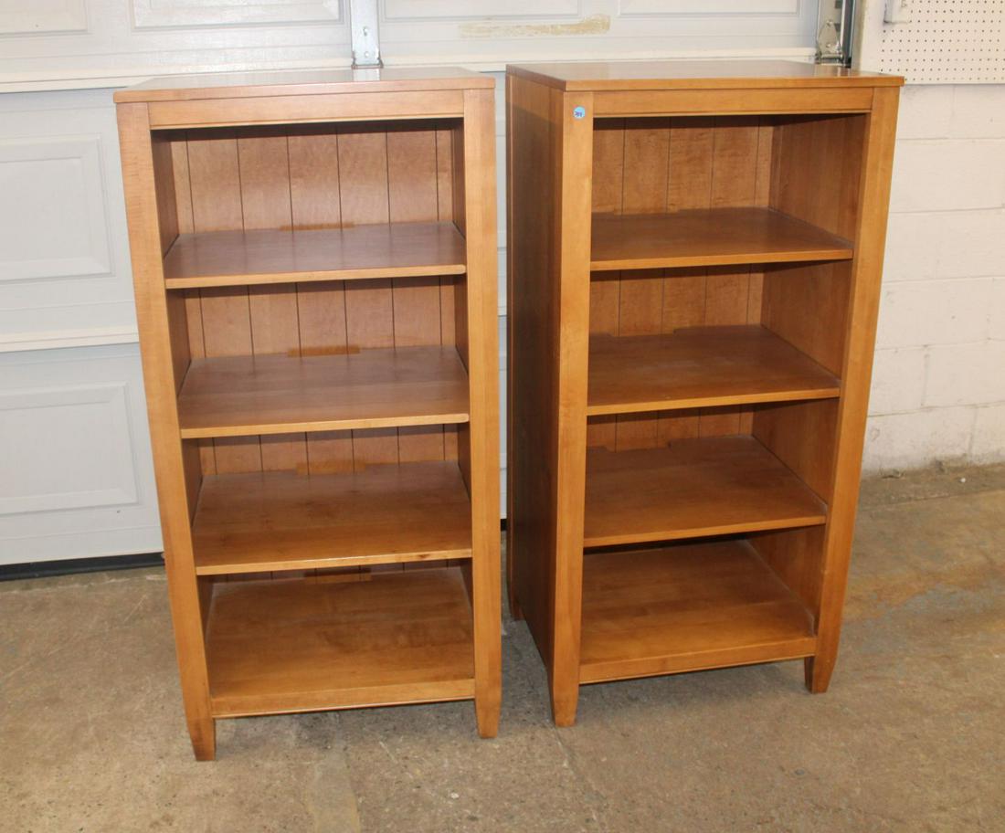 Pair of Ethan Allen solid maple bookcases (#0784) on Jan 22, 2023 ...
