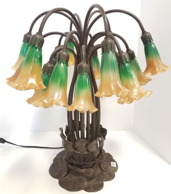 Antique Style 18 Light Tulip Lamp W/ Glass Shades 22