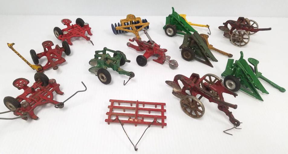 12 Arcade Cast Iron Metal Farm Toys Disc, 2 Bottom Plows, Corn Picker ...