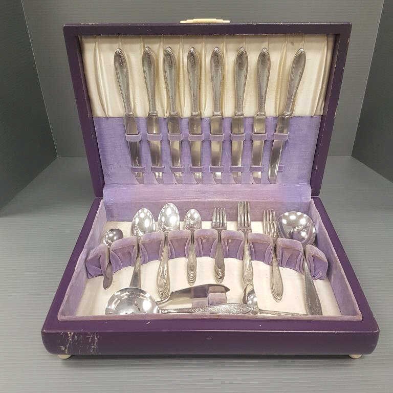 Set Of 1847 Rogers Silverplate Flatware In Deco Chest Auction