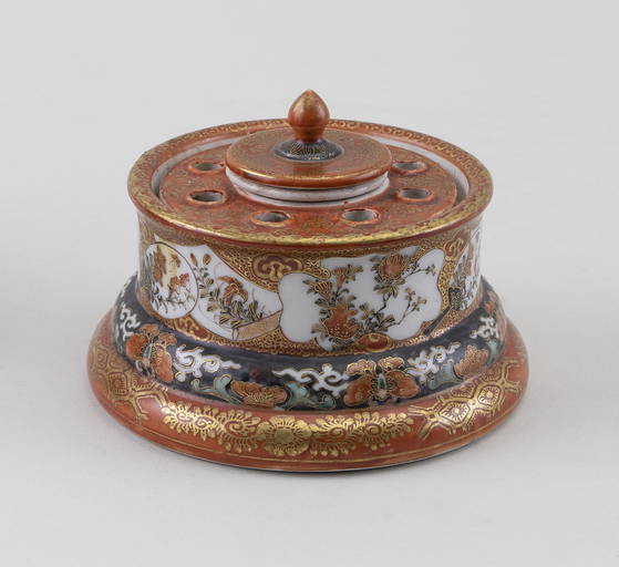 Japanese Kutani Porcelain Covered Inkwell Late Meiji