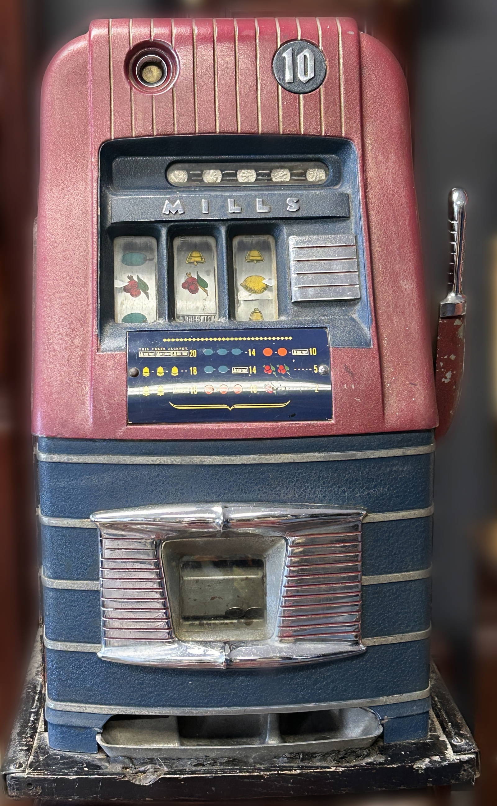 A Vintage Genuine Mills 10 Cent Slot Machine Auction
