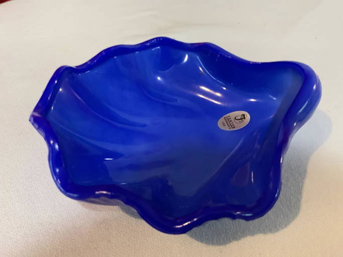 Fenton, Perry Winkle Shell Bowl