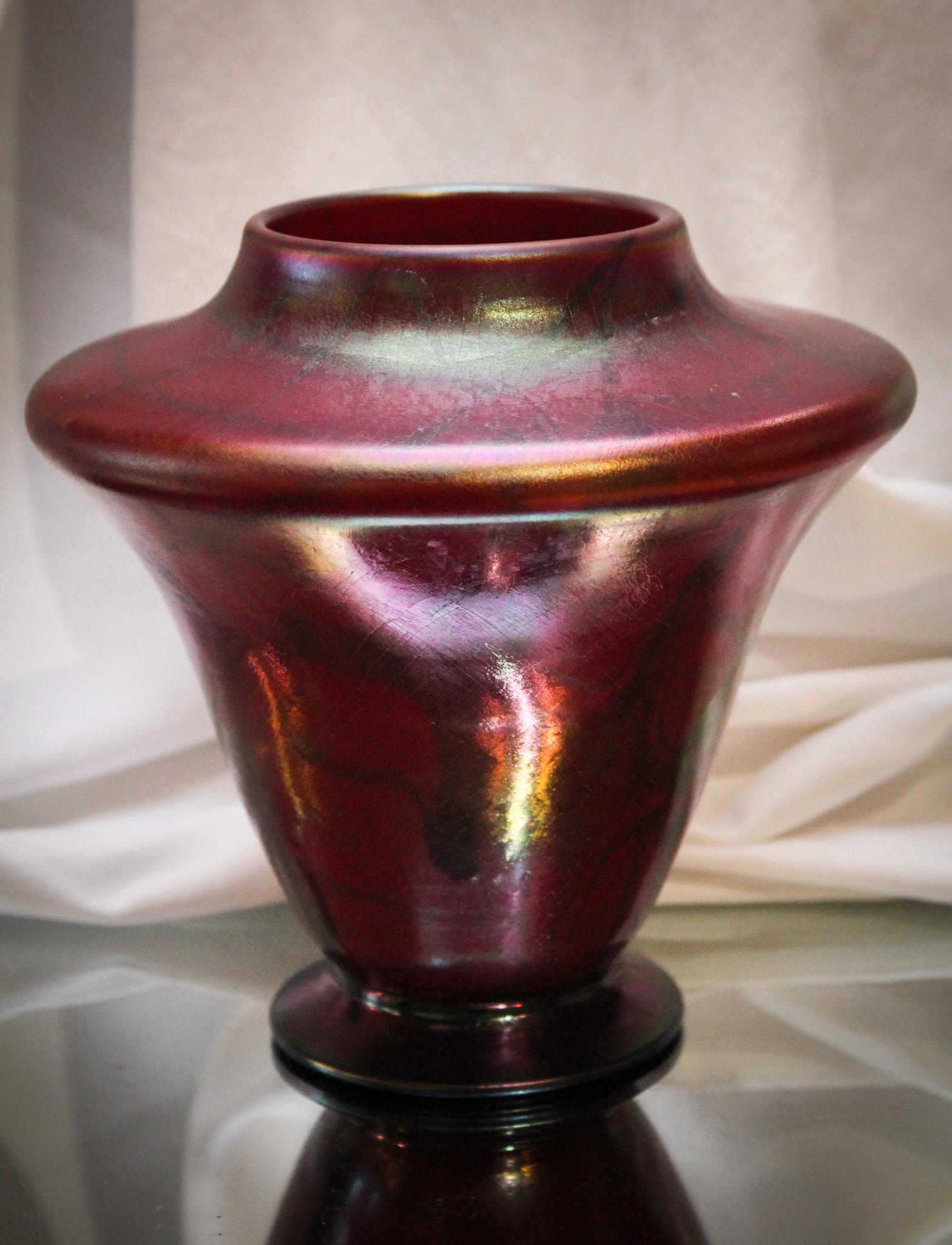 Rare Fenton Art Glass Karnak Heart & Vine Vase - Dec 10, 2022 | Magnum ...