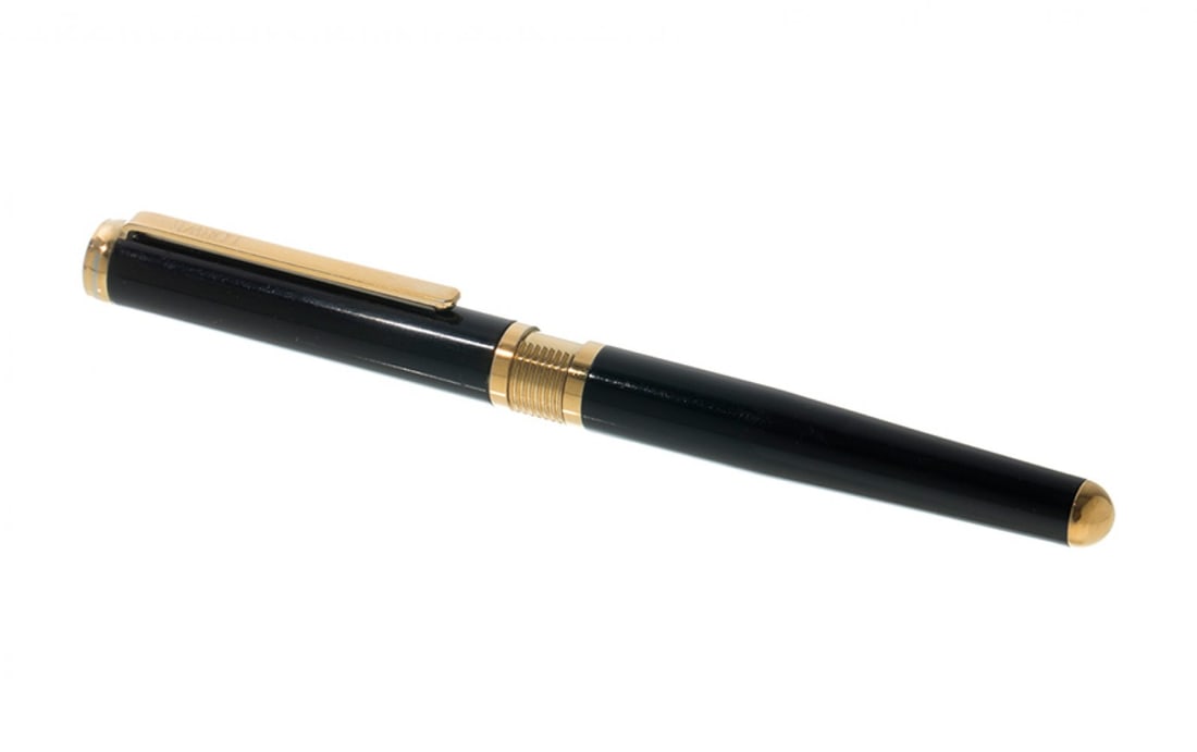 Loewe Fountain Pen, Black Lacquer. Cartridge Loading System. Auction