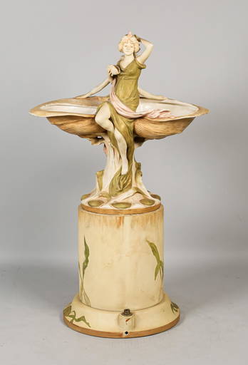 Royal Dux Bohemia Clam Statue (#0271) on Apr 07, 2022 | Willow Auction ...