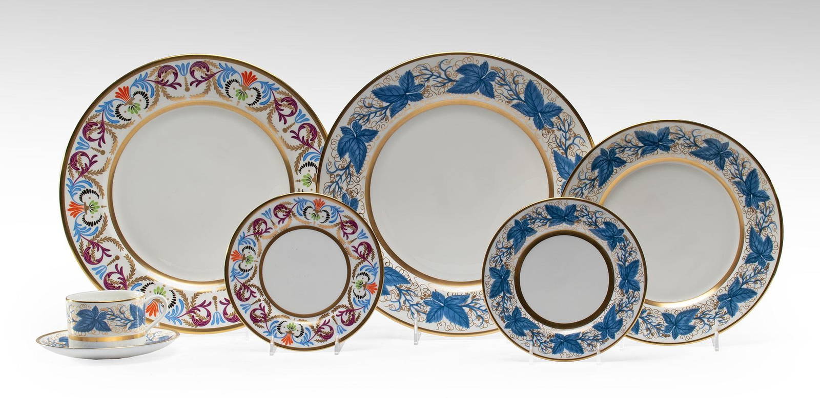 William Yeoward Hampton Court Porcelain Dinner Ware Auction