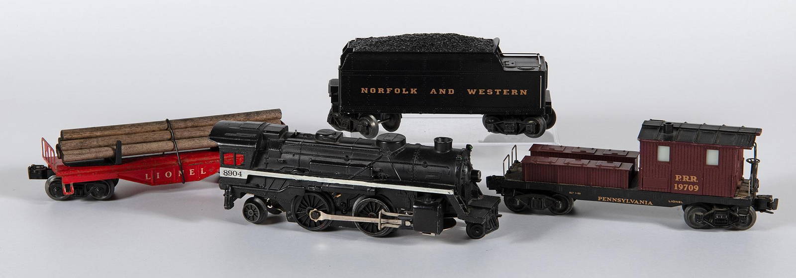 A Grouping Of Lionel Toy Trains Auction