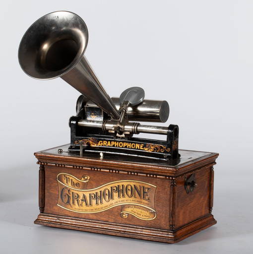 American Graphophone In Oak Case With Records