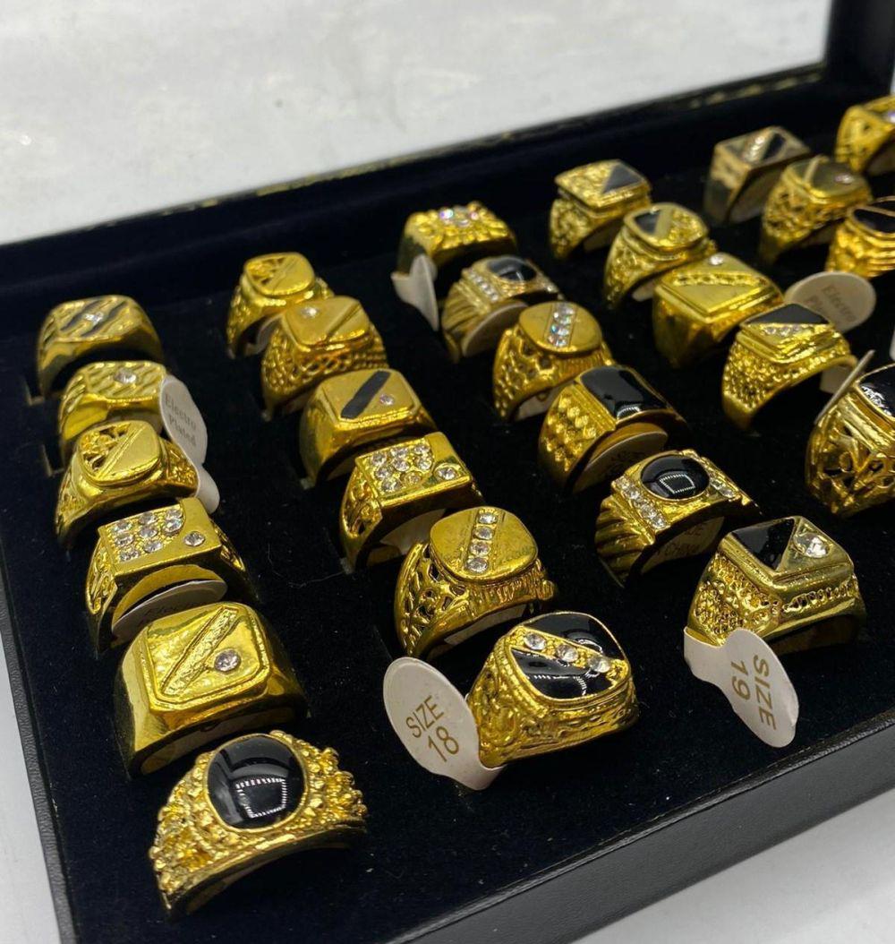 34 X Men's Costume Rings In Box.