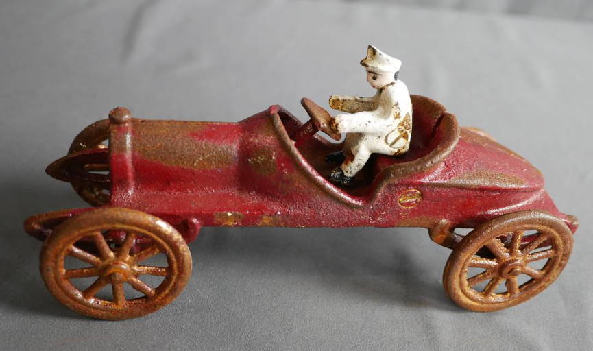 Vintage Cast Iron Arcade Race Car with Driver - Dec 11, 2021 | Esquis ...