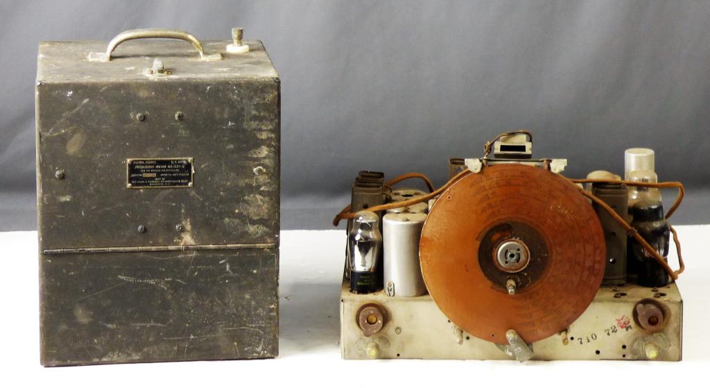 US Army Frequency Meter & Vintage Radio Chassis - Nov 20, 2022 | Esquis ...