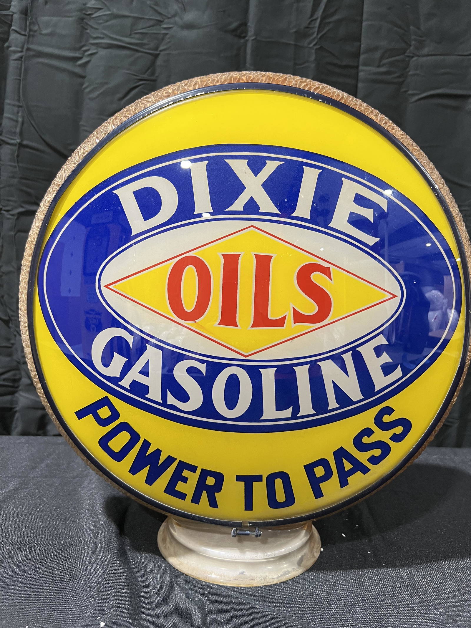 Dixie Oils Gasoline Power to Pass Ripple Body Gas Globe (#0258) on Apr ...