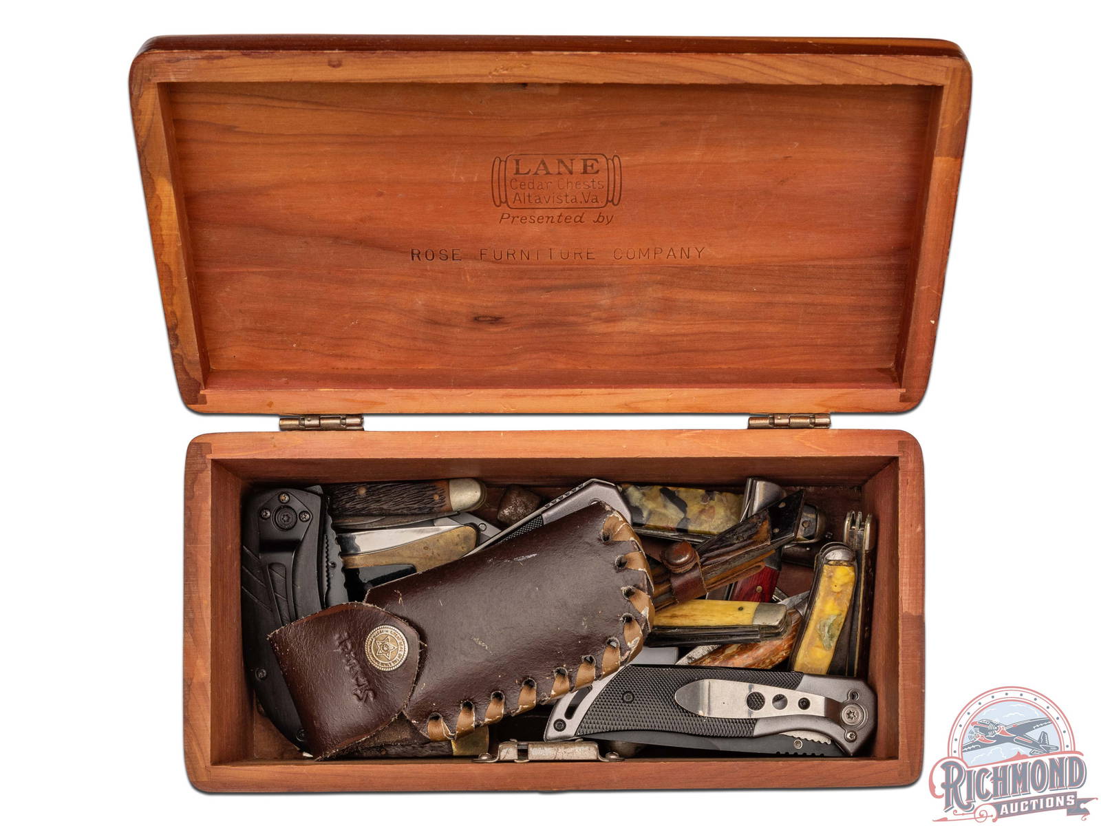 Assorted Lot Of 25 Knives In A Lane Cedar Box Auction