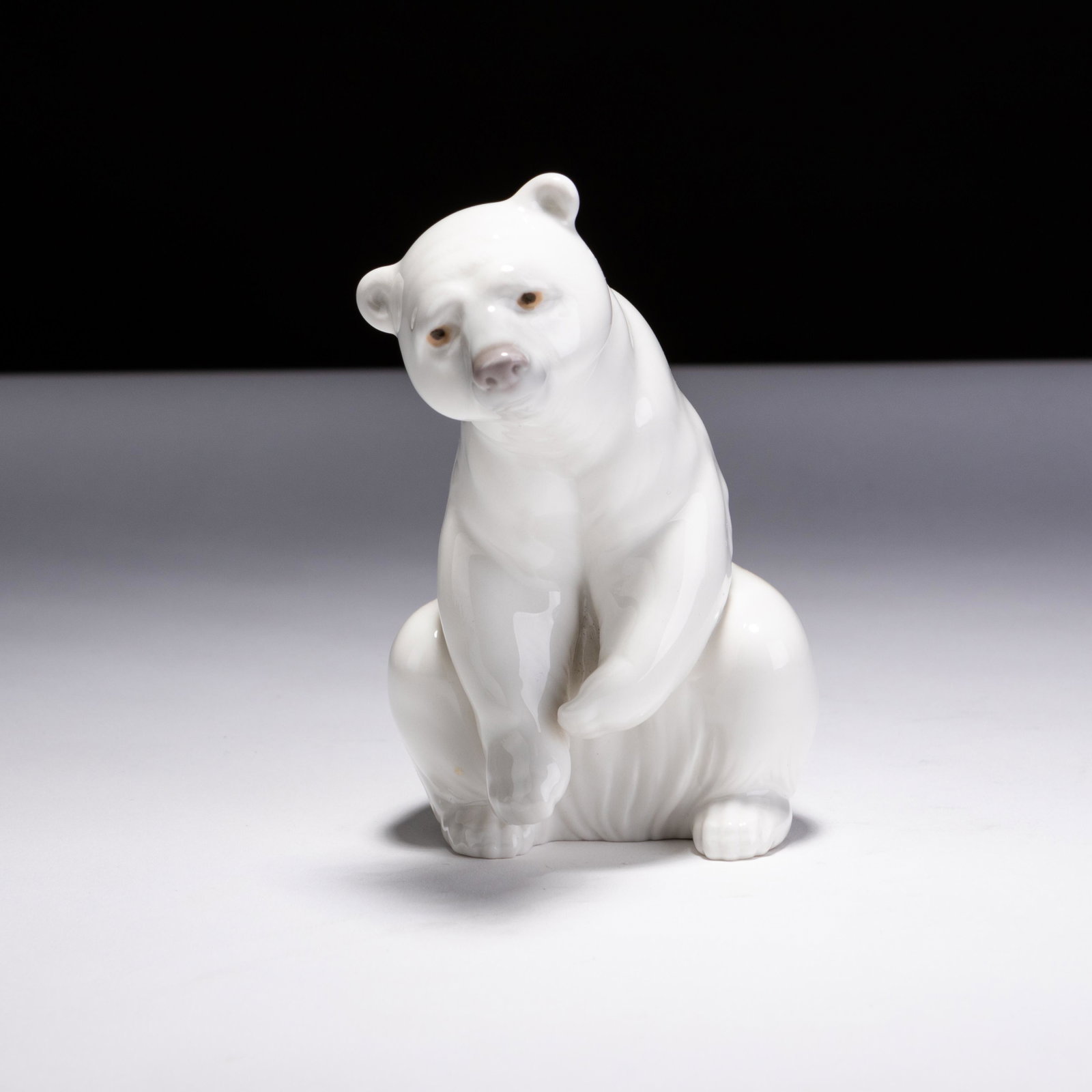 Lladro Fine Porcelain Polar Bear Figure - Jan 20, 2023 | Albinus in ...
