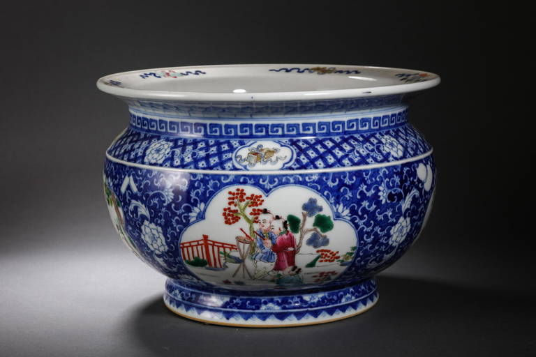 China Qing Dynasty blue and white porcelain bucket color pot (#0322) on ...