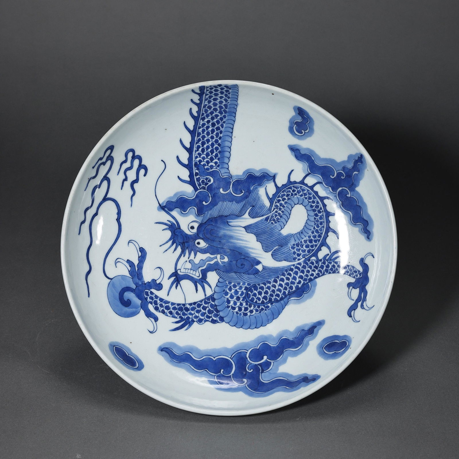 Chinese Qing Dynasty Blue And White Dragon Pattern Plate