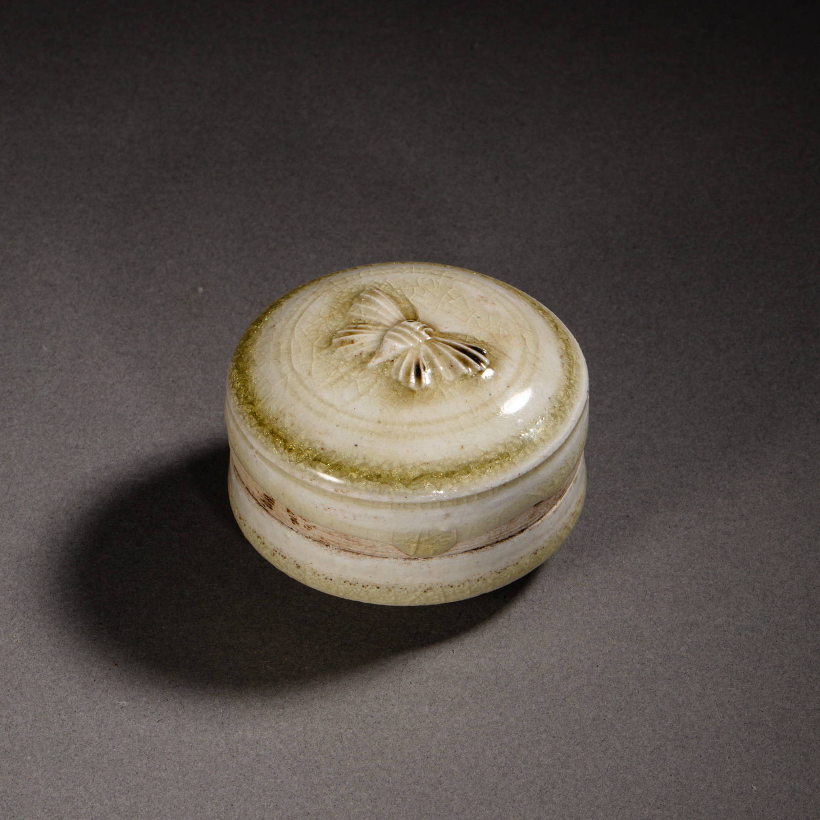 Xiangzhou Ware, Sui Dynasty, China, Dotted Butterfly Lid Box Auction