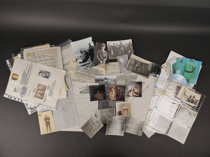 Ensemble De Documentation Sur Le Legion, La Ss Wallonie Et Leon Degrelle. Set Of Documentation On