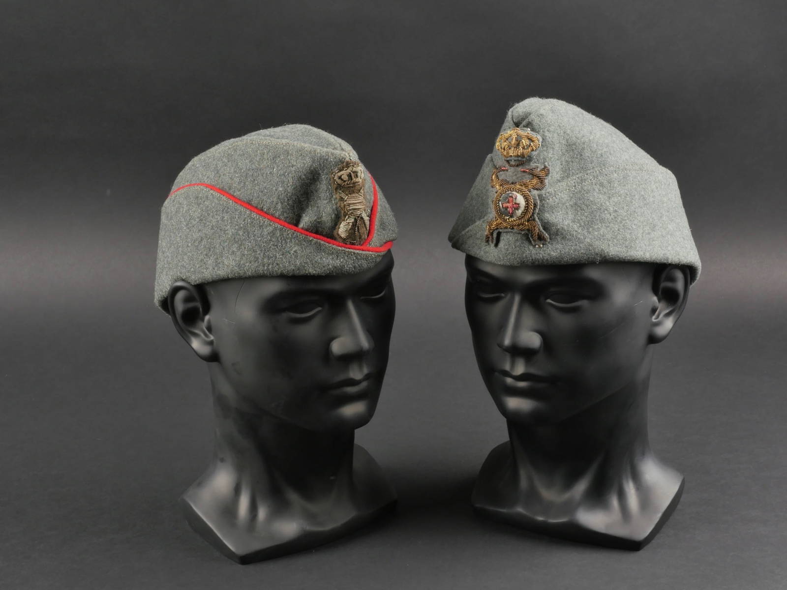 Bonnets De Police Italien. Italian Police Hats Auction