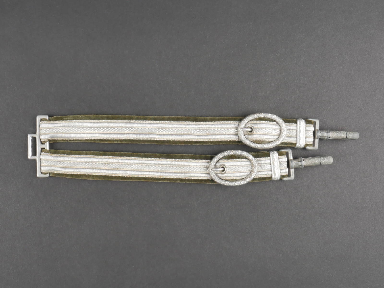 Belieres De Dague Heer. Heer Dagger Bails. Auction