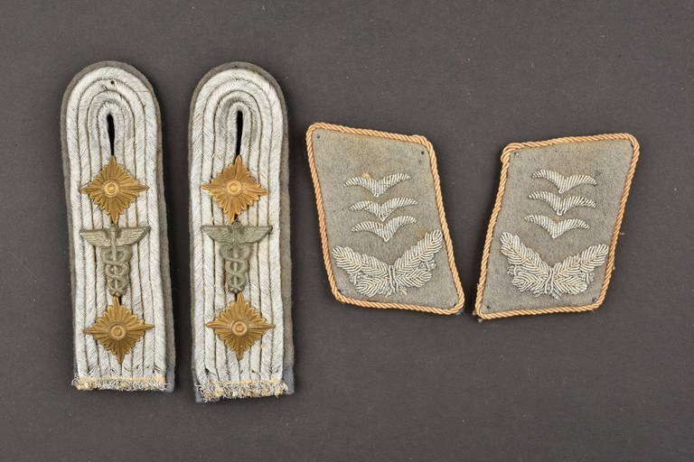 Insignes Officier Medecins Dlv. Dlv Medical Officer Badges.