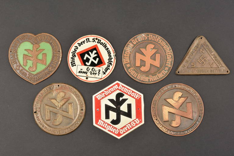 Insignes Du Ns Volkswohlfahrt. Nsv Insignias.