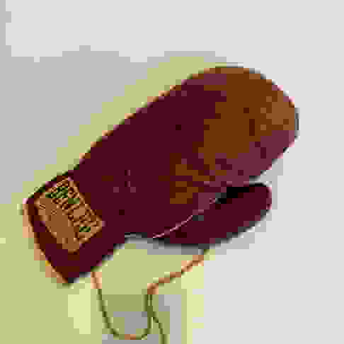 Irish Pat Murphy Signed Vintage 1950s Benlee Boxing Glove Auction