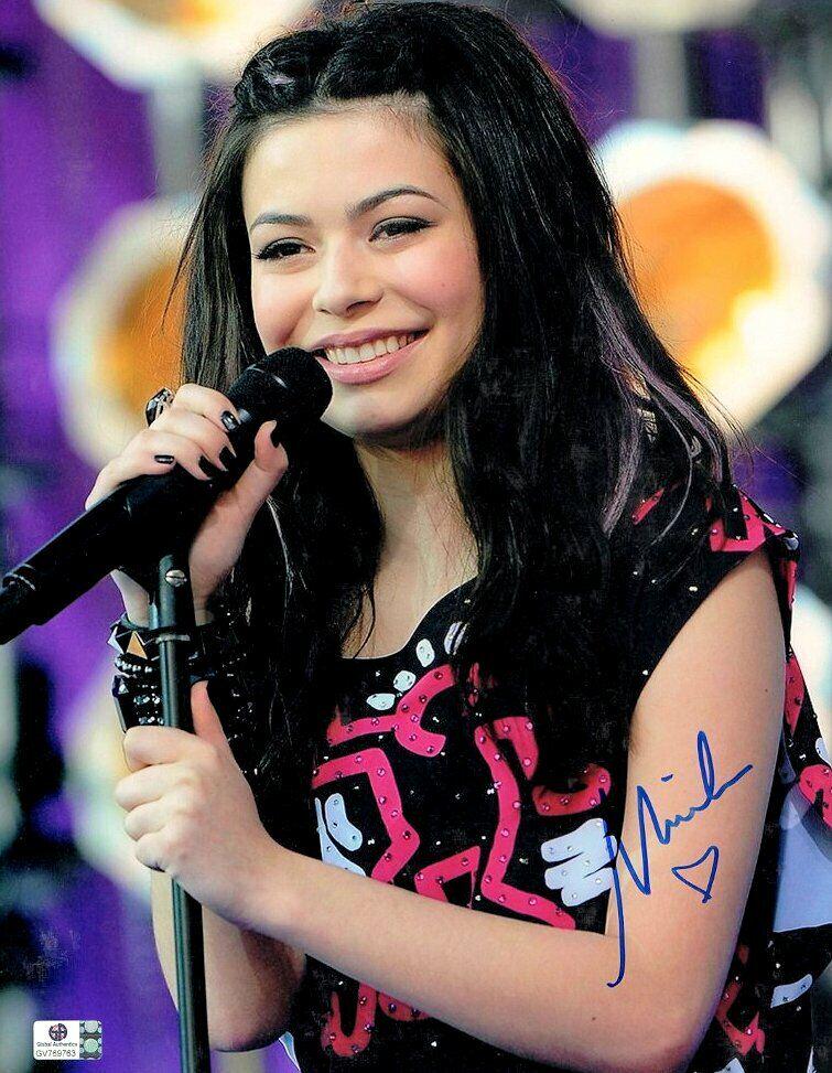 Miranda Cosgrove Signed Autographed 11x14 Photo Icarly Cute Singing Auction