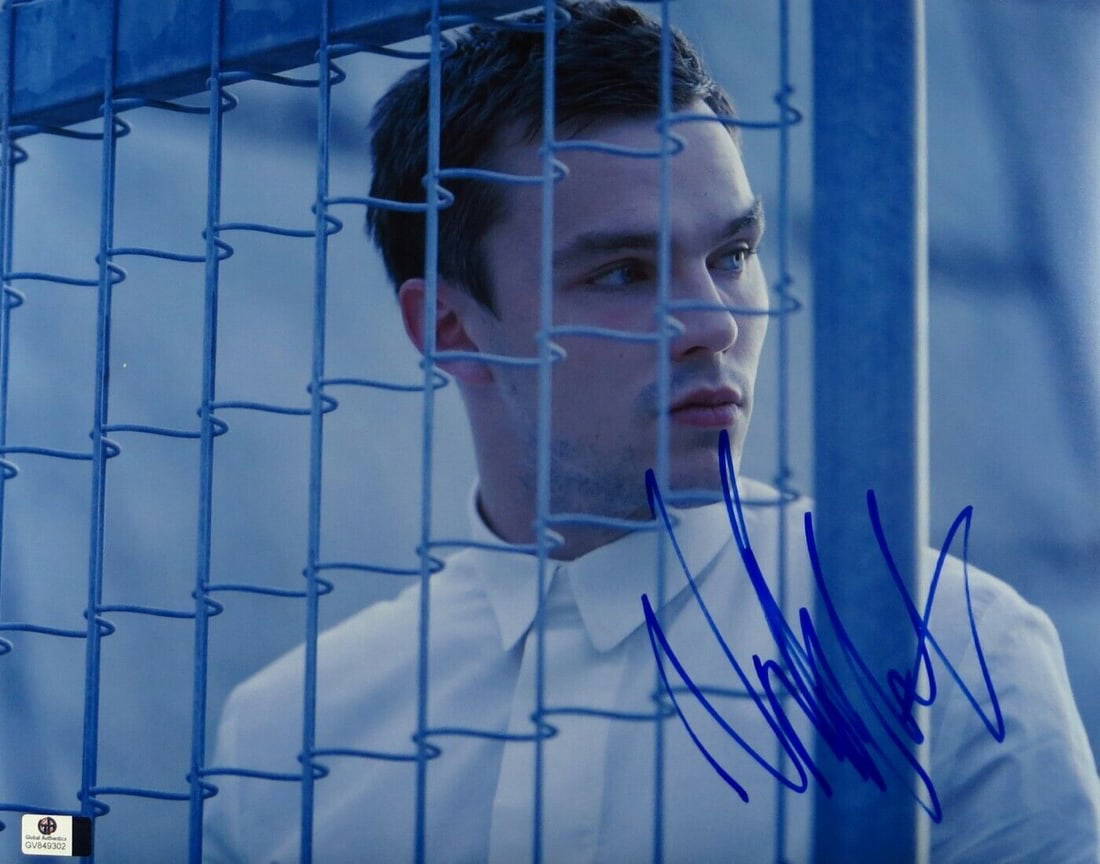 Nicholas Hoult Signed Autographed 11x14 Photo Equals Behind Fence Auction
