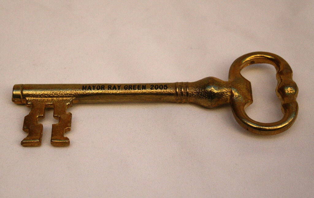 Tony Curtis Estate Key Of City Of San Francisco Presented To T. Curtis ...