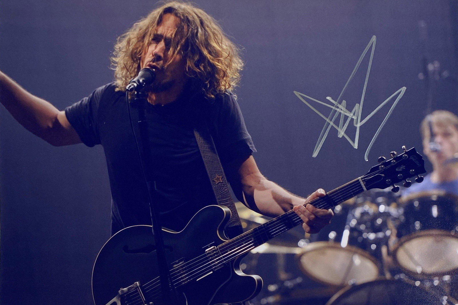Autograph Signed Chris Cornell Photo (#15945) on Jul 24, 2021 | Posters ...