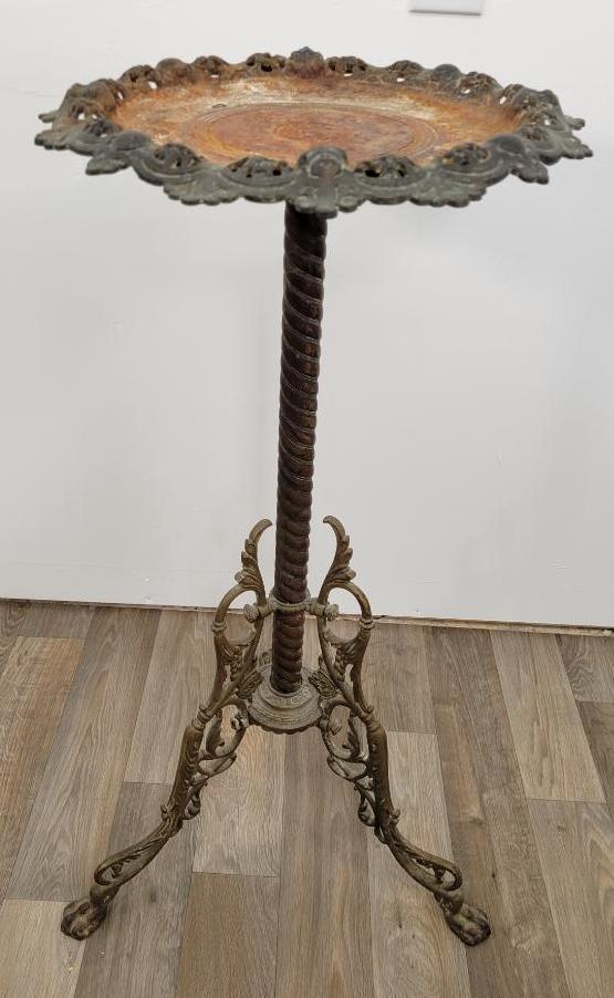 Bradley & Hubbard 3 Footed Metal Fern Stand