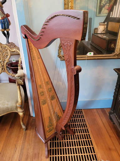 Waltons Dublin Irish Celtic Floor Harp Model 1406